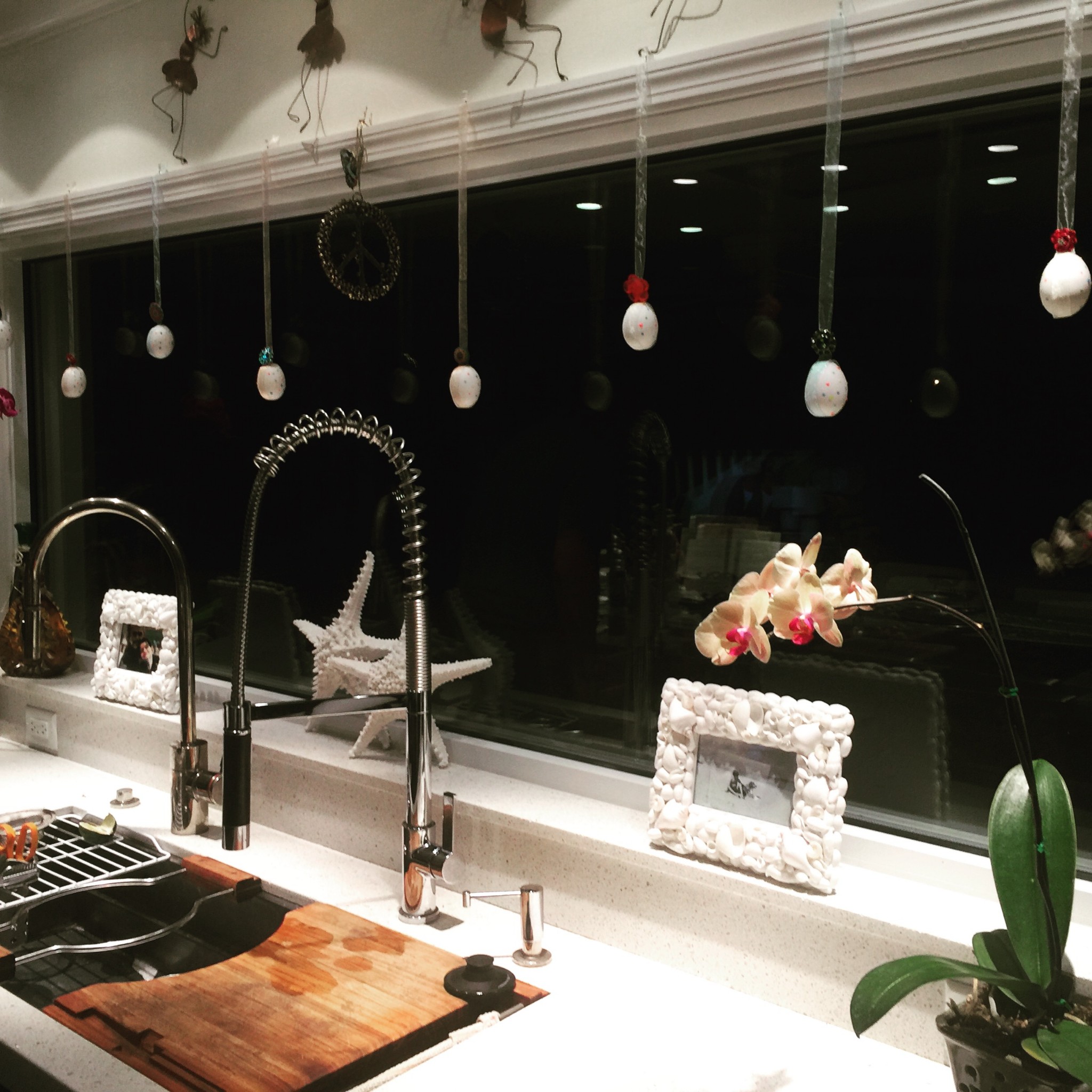 Easter Window Décor with Egg-Art - Dig This Design