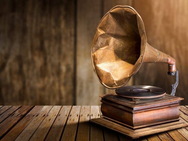 How Antiques Play into 2017 Design Trends - Dig This Design