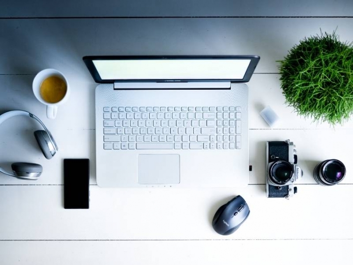 5 Ways to Make Your Laptop Look Super Cool - Dig This Design