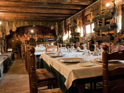 7 Ways to Use Rustic Designs for Your Cafe - Dig This Design